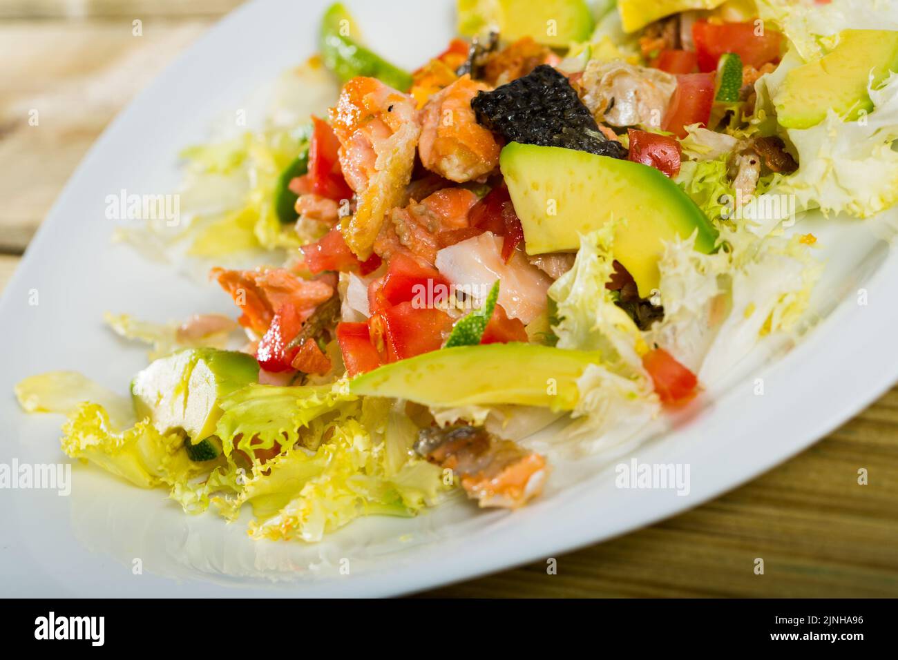 Salad with grilled salmon, avocado, tomatoes, lettuce Stock Photo - Alamy