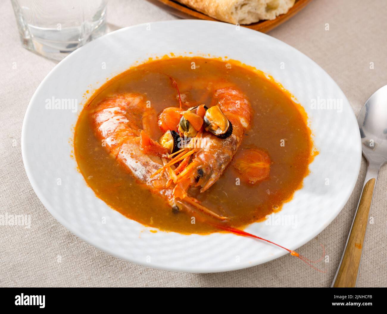 Spicy seafood broth with king prawns and shellfish Stock Photo - Alamy