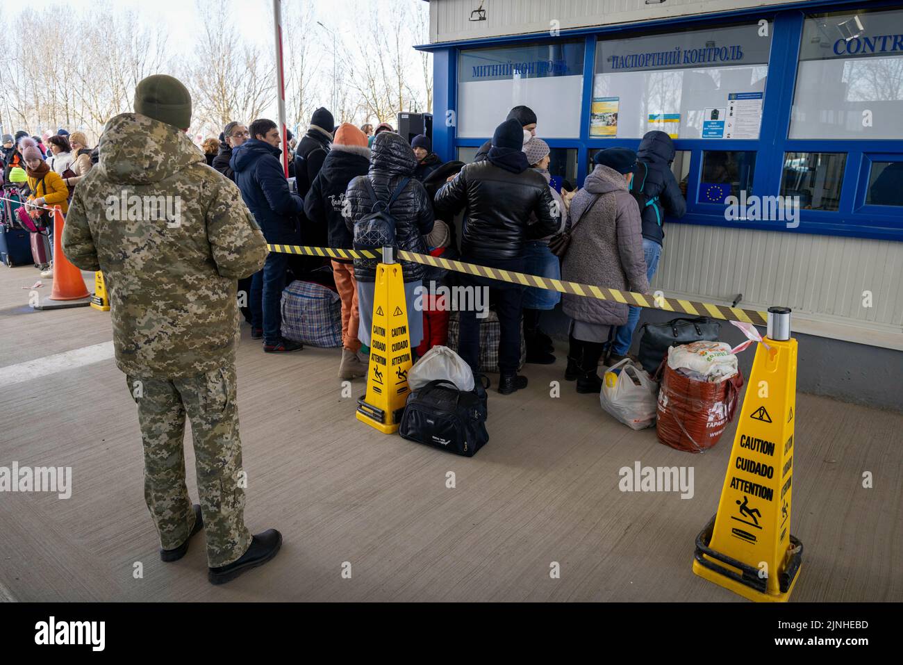 Ukrainian refugees at the Palanca border crossing between Ukraine and ...