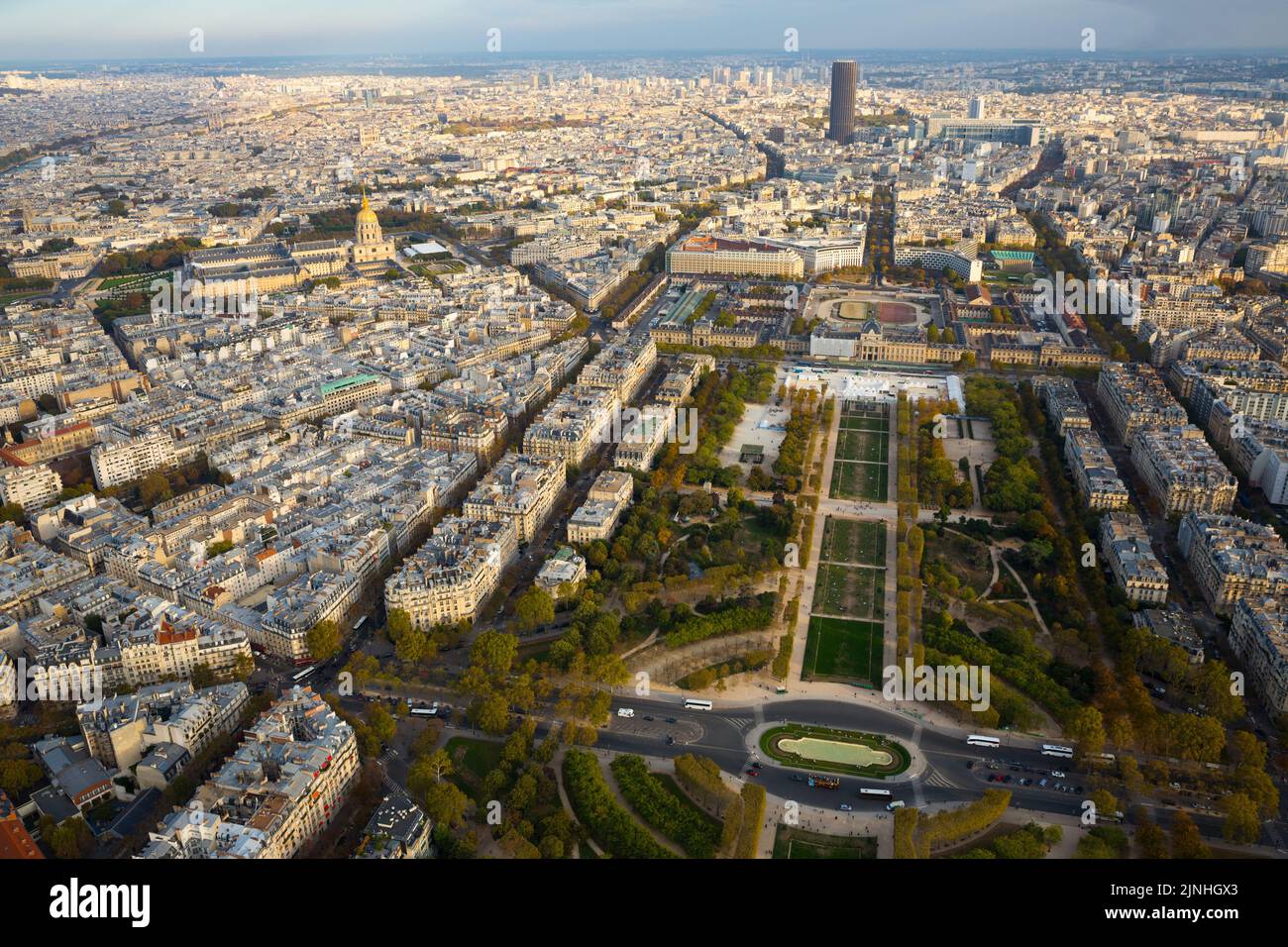 Parisian avenues hi-res stock photography and images - Alamy