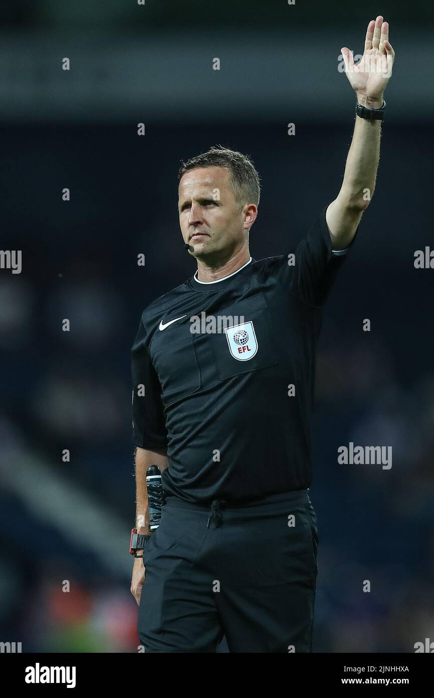 Referee David Webb points to give a corner kick Stock Photo - Alamy
