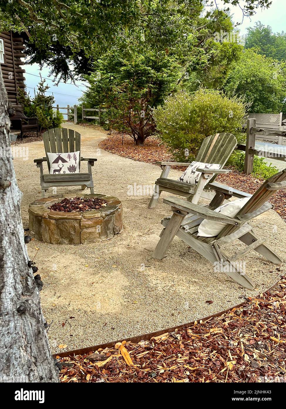 Circle chairs fire pit hi-res stock photography and images - Alamy