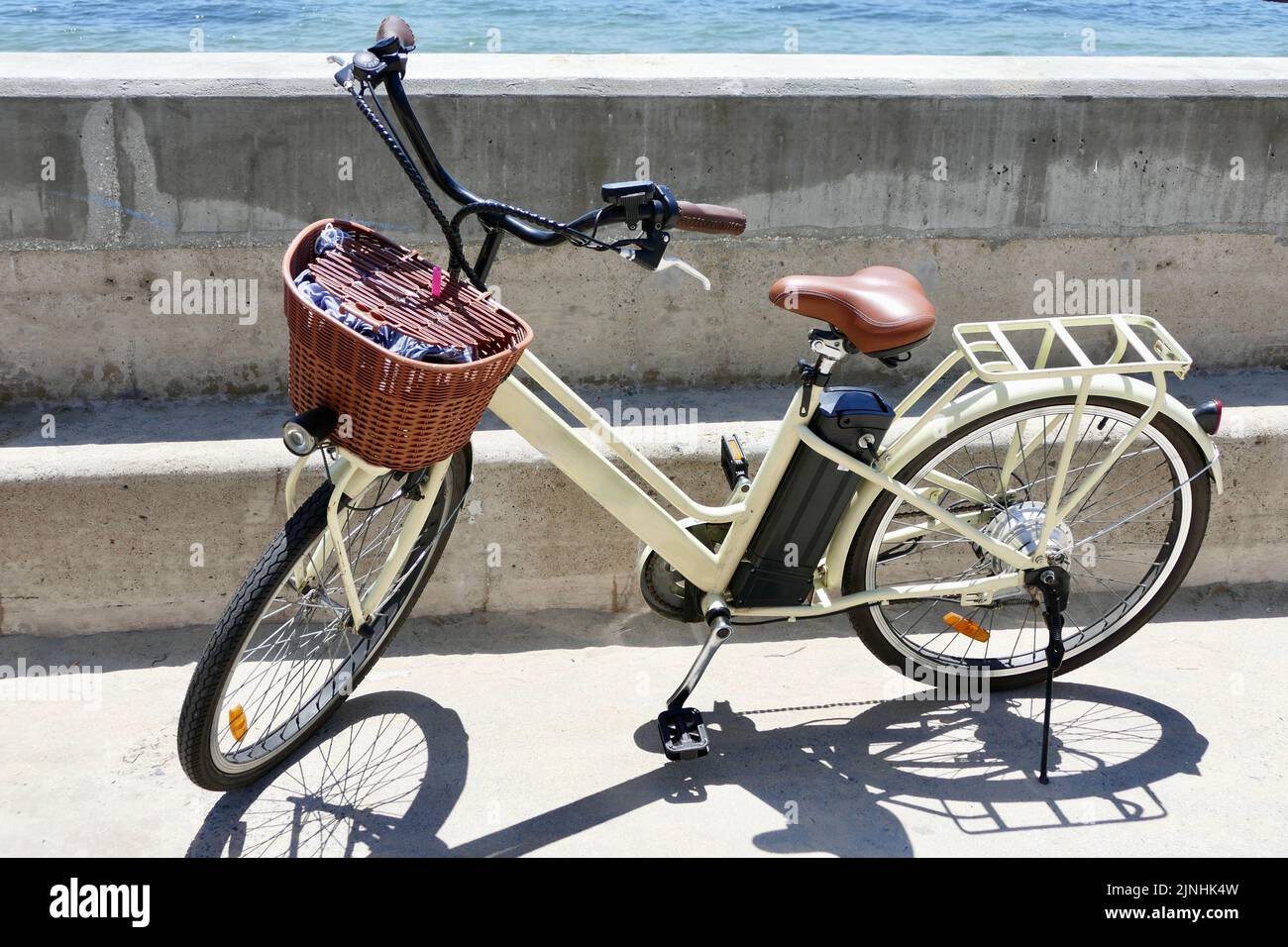 classic retro style electric bicycle with a basket Stock Photo - Alamy