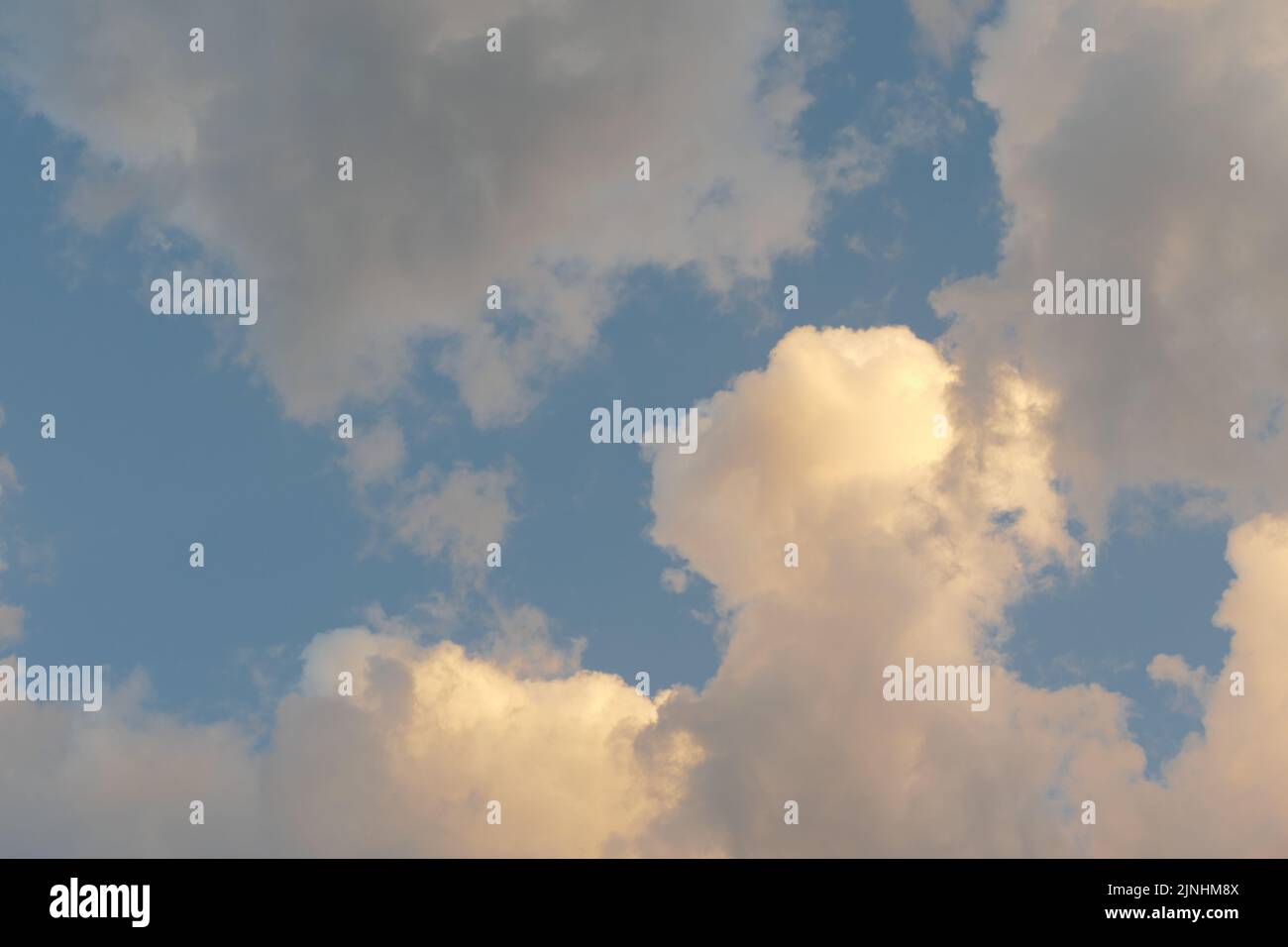 Peach sky hi-res stock photography and images - Alamy