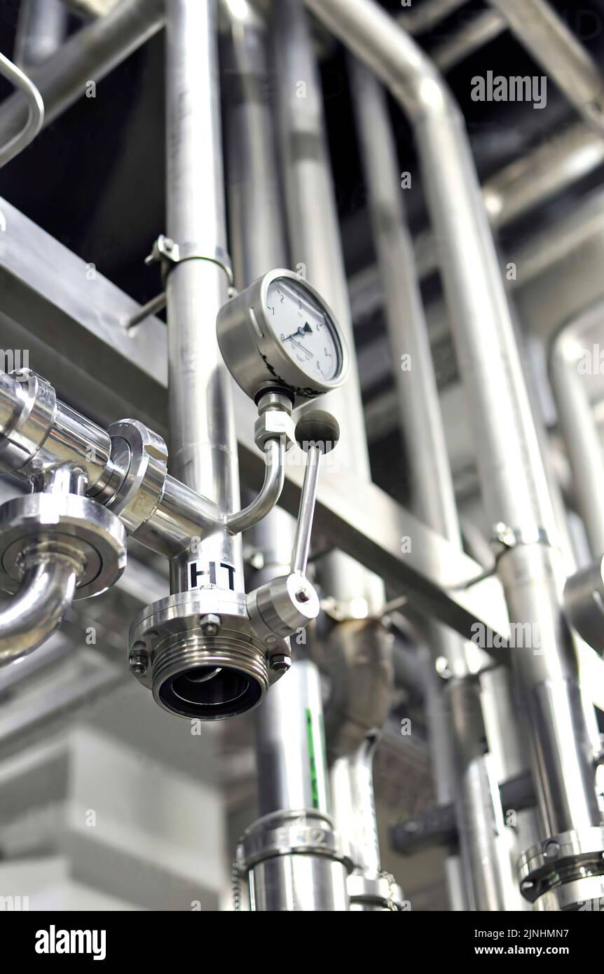 Pipeworks in chemical plant hi-res stock photography and images - Alamy