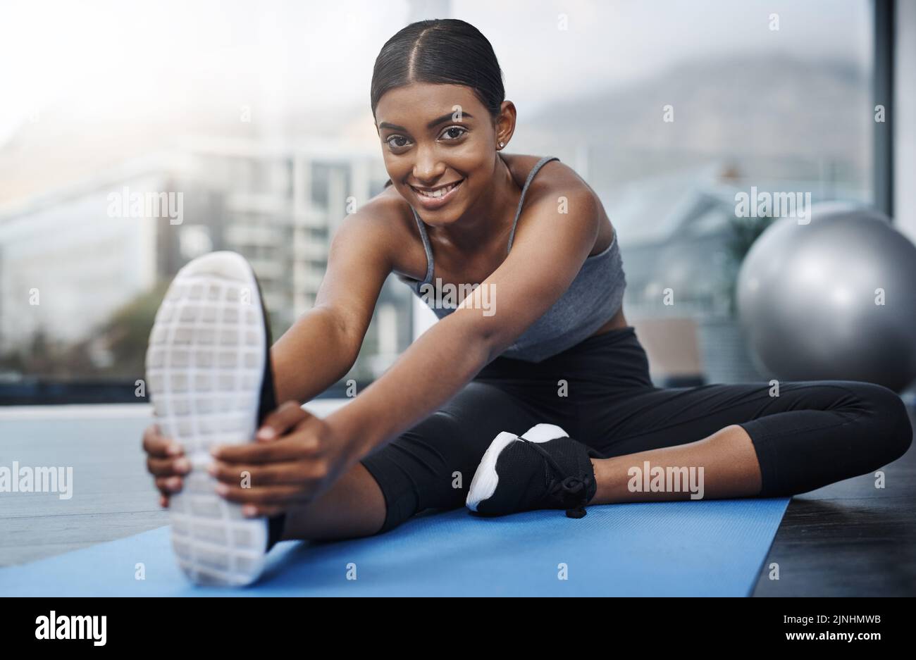 Every good workout starts with a positive attitude. a beautiful young ...