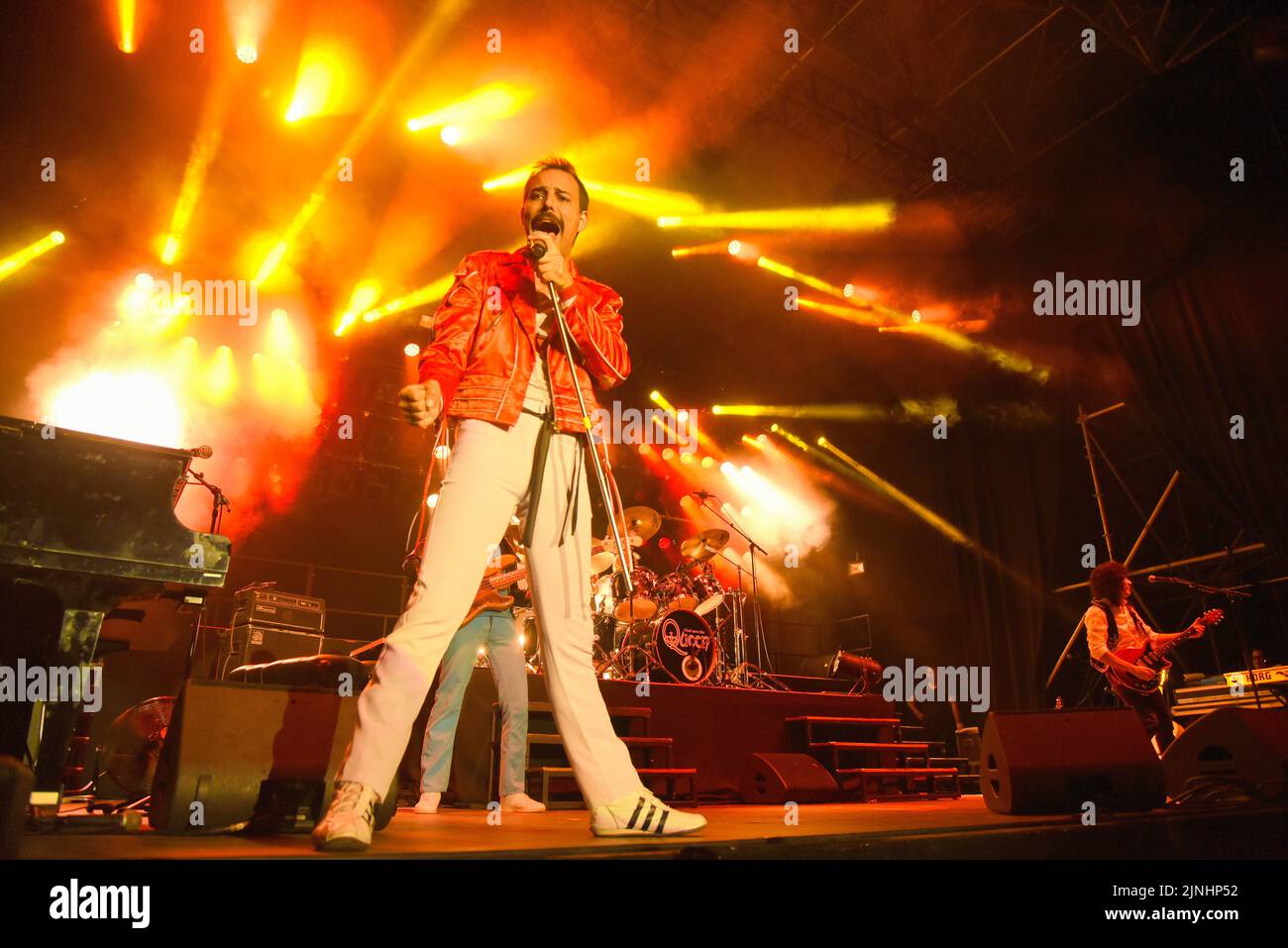 Pablo Padin vocalist and pianist of the music group "God save the Queen ...