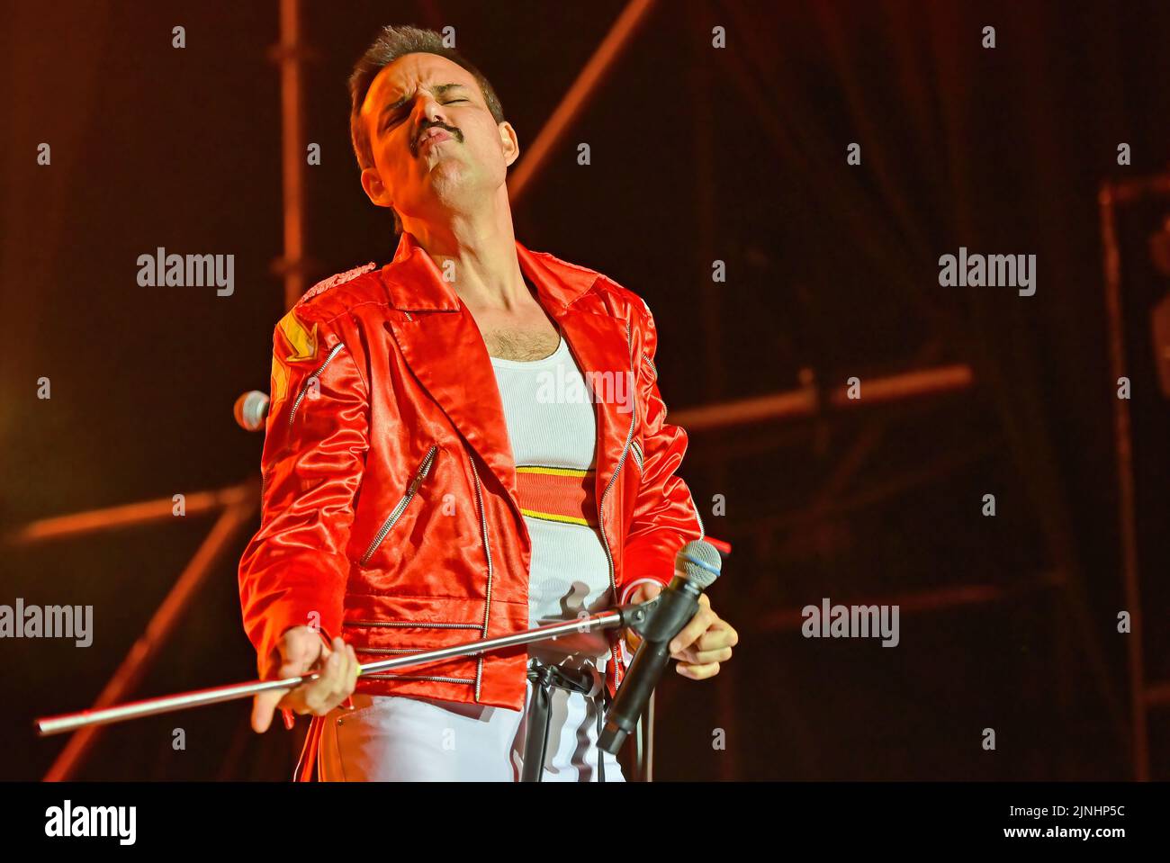 Pablo Padin vocalist and pianist of the music group "God save the Queen ...