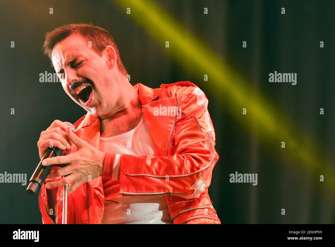 Pablo Padin vocalist and pianist of the music group "God save the Queen ...