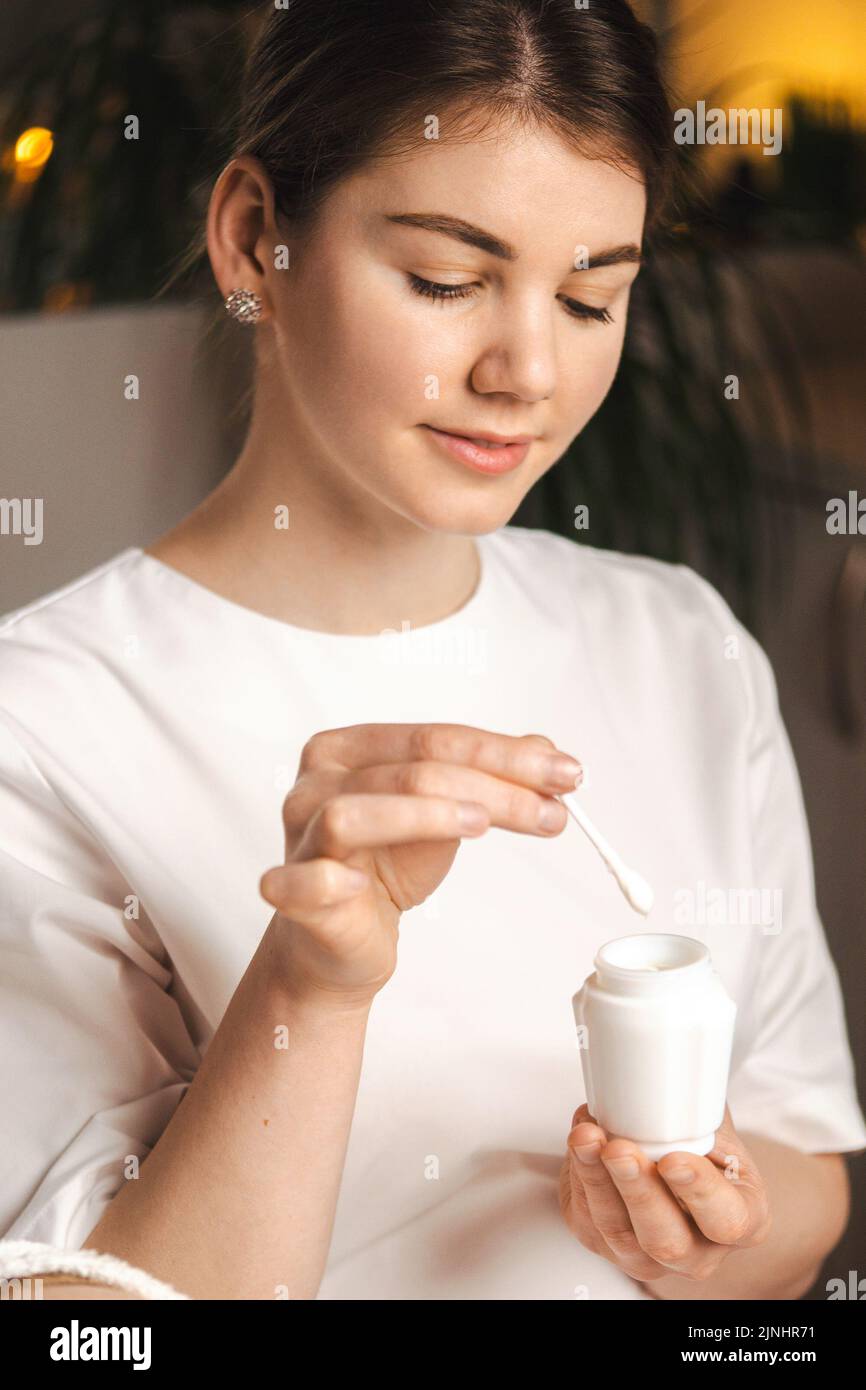 Face massage from beauticians hi-res stock photography and images - Alamy