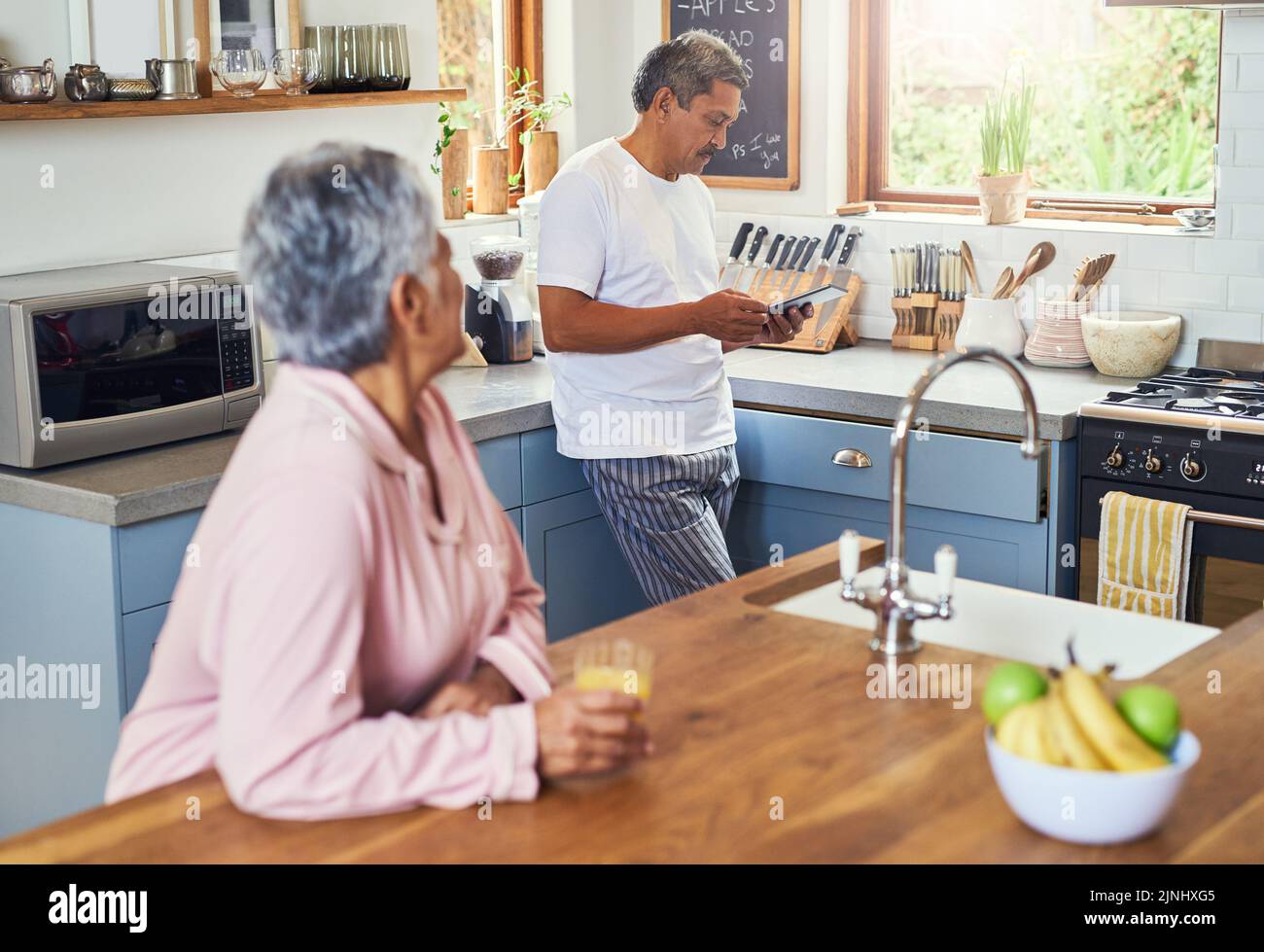 One man two women drinking hi-res stock photography and images - Alamy