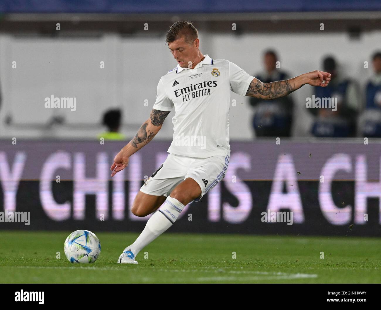 Real madrids toni kroos in action hi-res stock photography and images ...