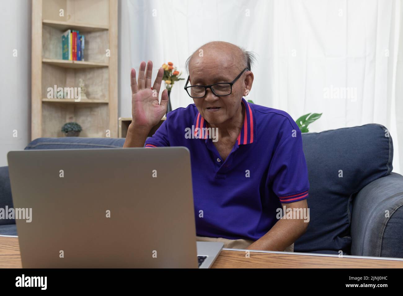 Mature asian computer hi-res stock photography and images - Alamy