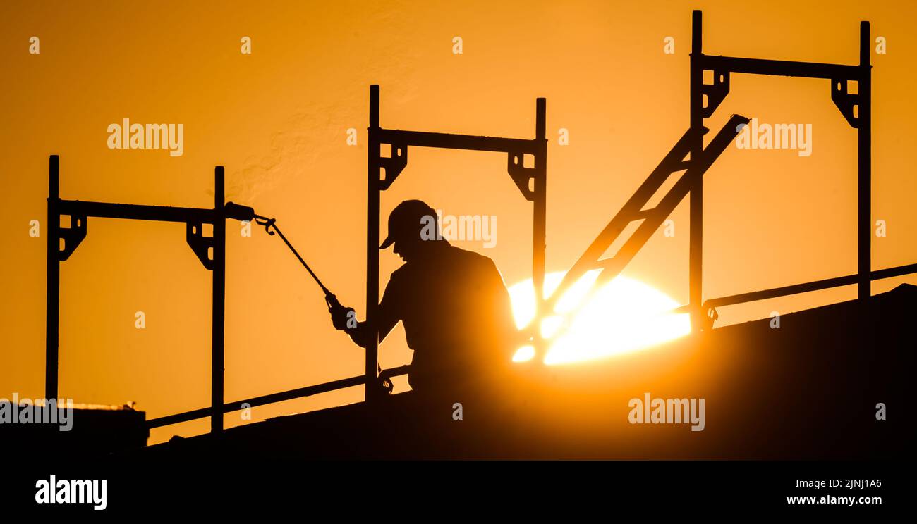Heat stress workers hi-res stock photography and images - Alamy