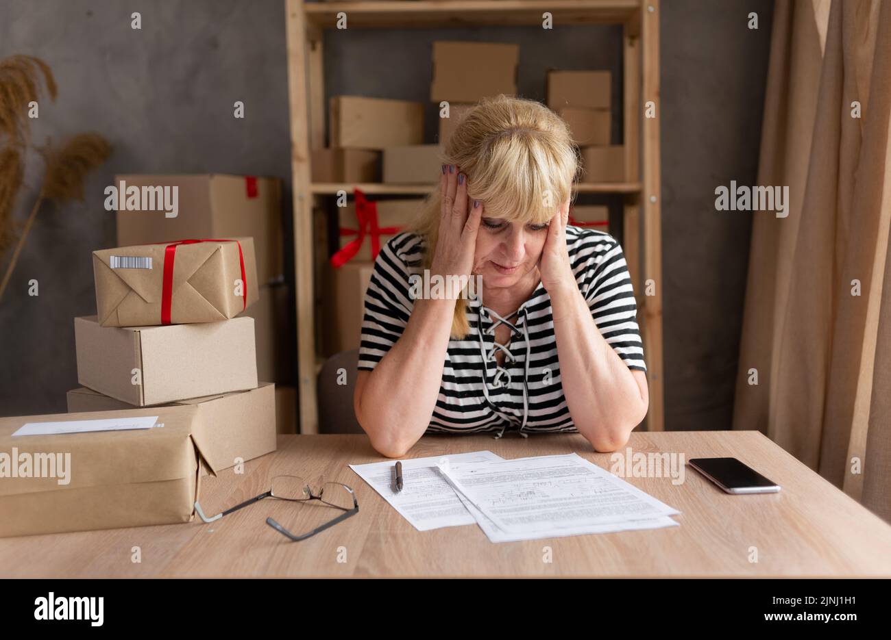 Pained expression hi-res stock photography and images - Alamy