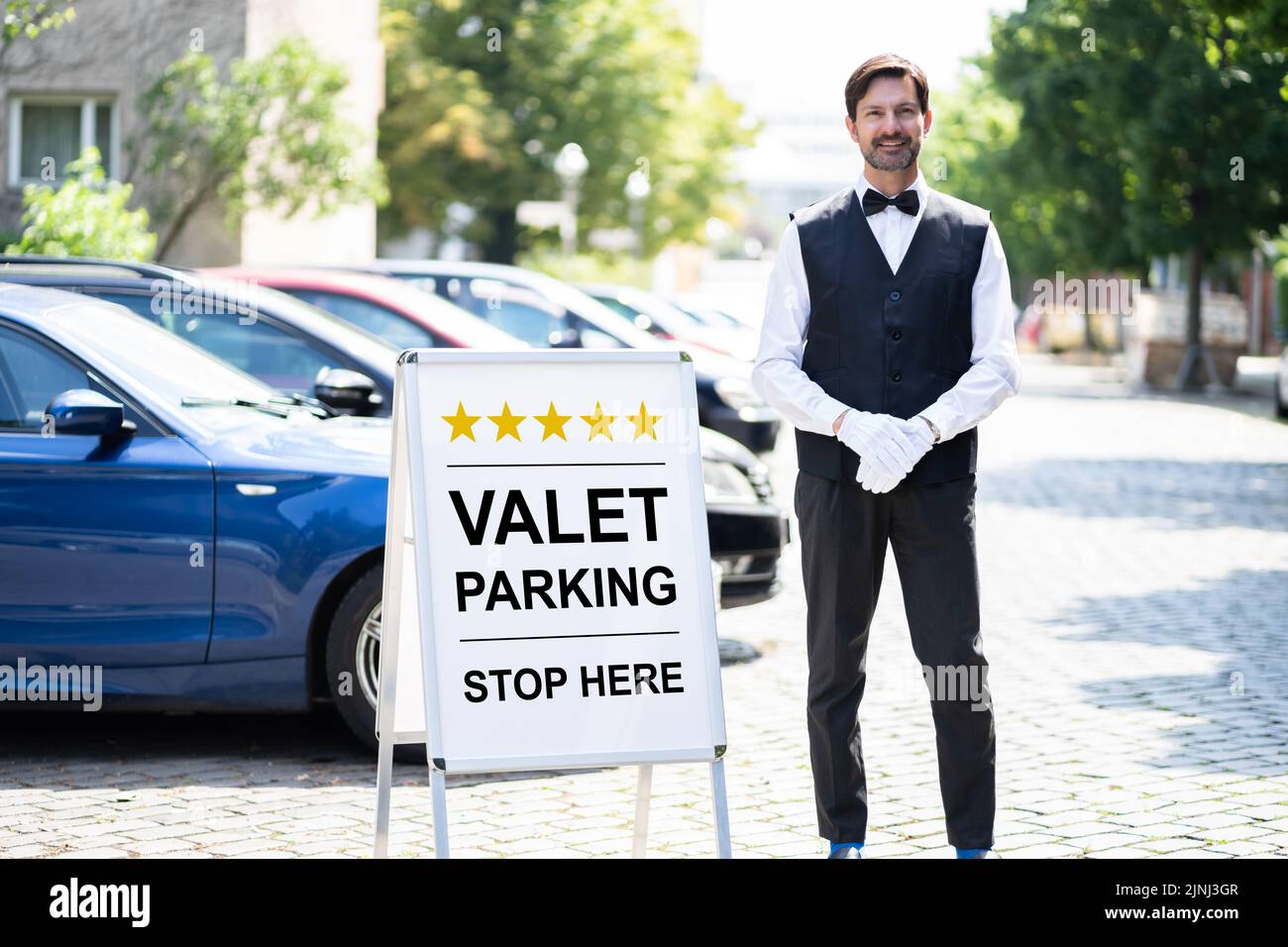 Hotel car parking hi-res stock photography and images - Alamy