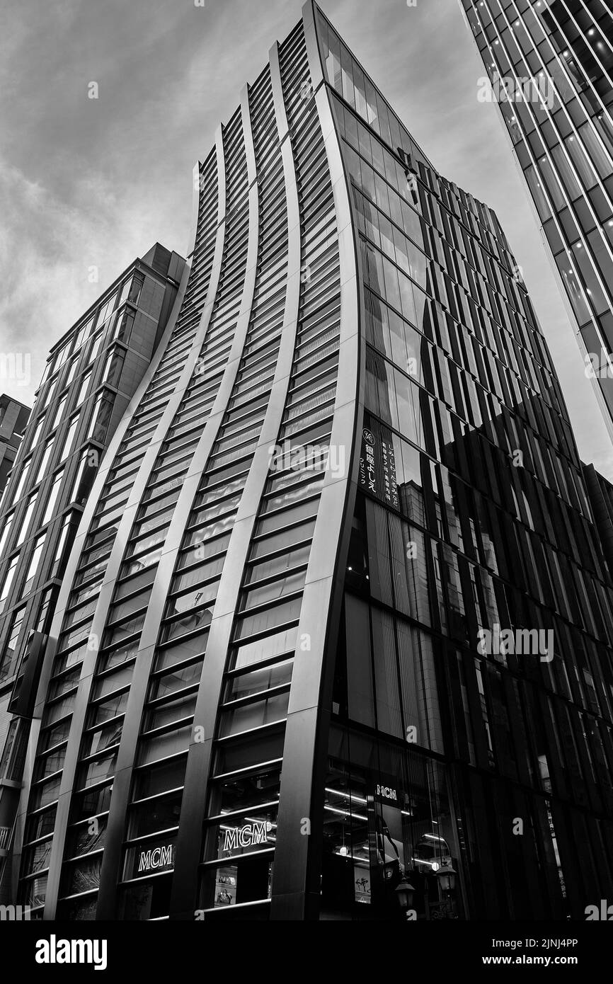 Modern Building in Tokyo in Black and White Stock Photo - Alamy