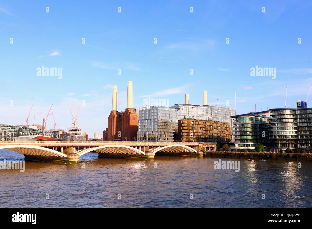 A beautiful view of the Battersea Power Station and Grosvenor Bridge on ...