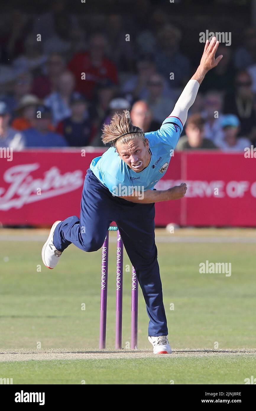 Aaron Beard in bowling action for Essex during Essex Eagles vs Kent ...