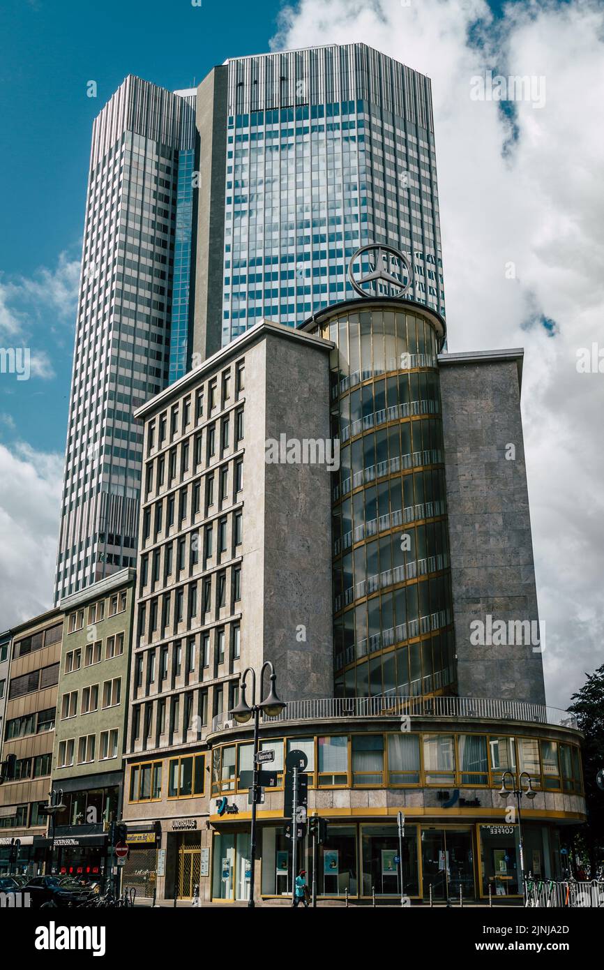 Hochhaus Frankfurt Mercedes Logo / Skyscraper Germany Stock Photo - Alamy