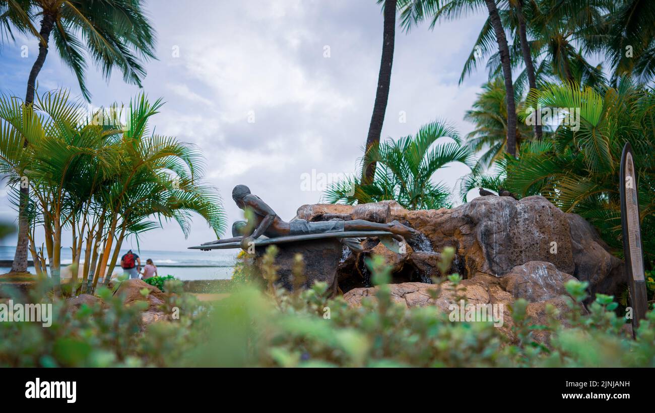 Statue palm trees hi-res stock photography and images - Alamy