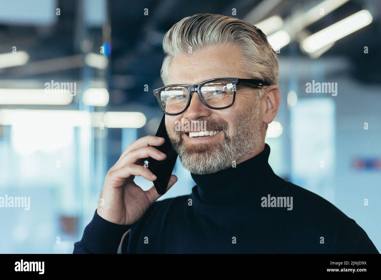 Investor work hi-res stock photography and images - Alamy