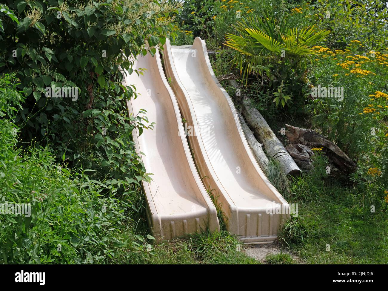 Yellow slides hi-res stock photography and images - Alamy