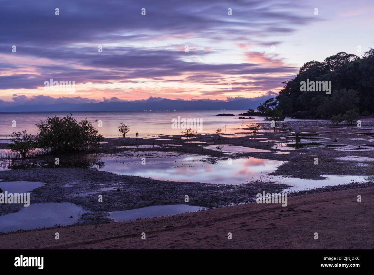 The beautiful view of the cloudy sky above the sea at sunset. Bon Bon ...