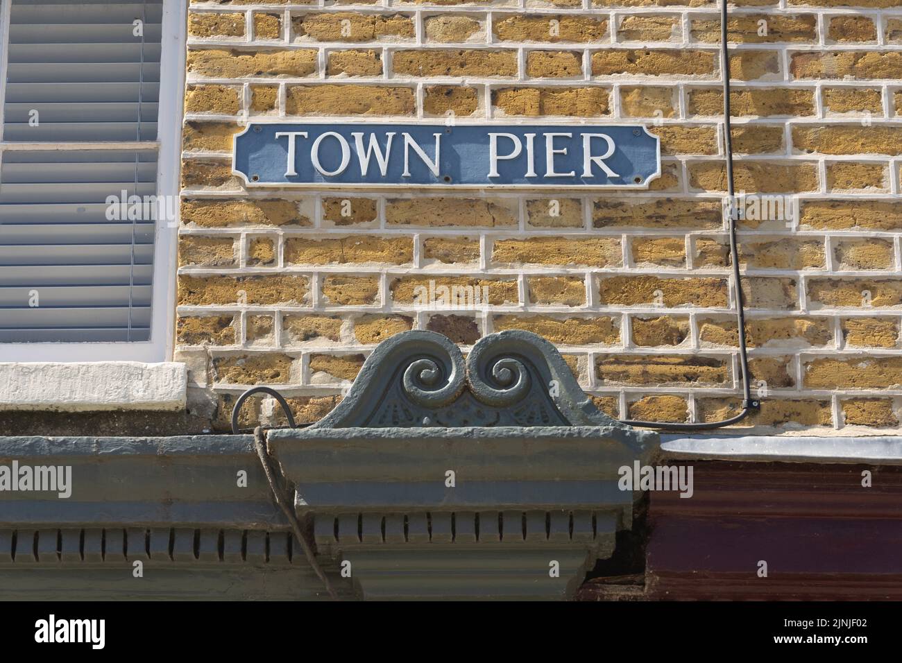 Gravesend Town Pier Stock Photo - Alamy