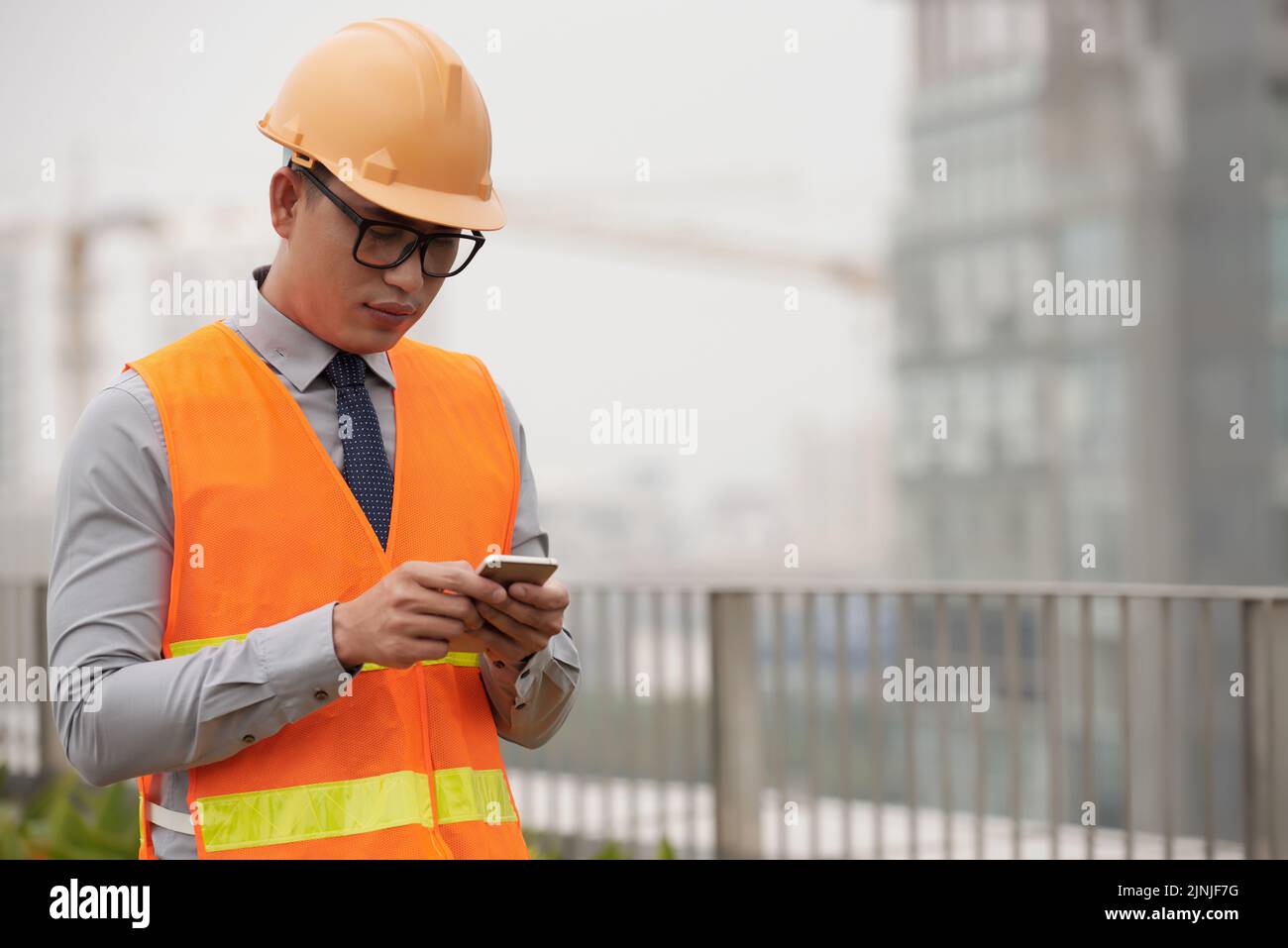 Construction worker reading blueprint hi-res stock photography and ...