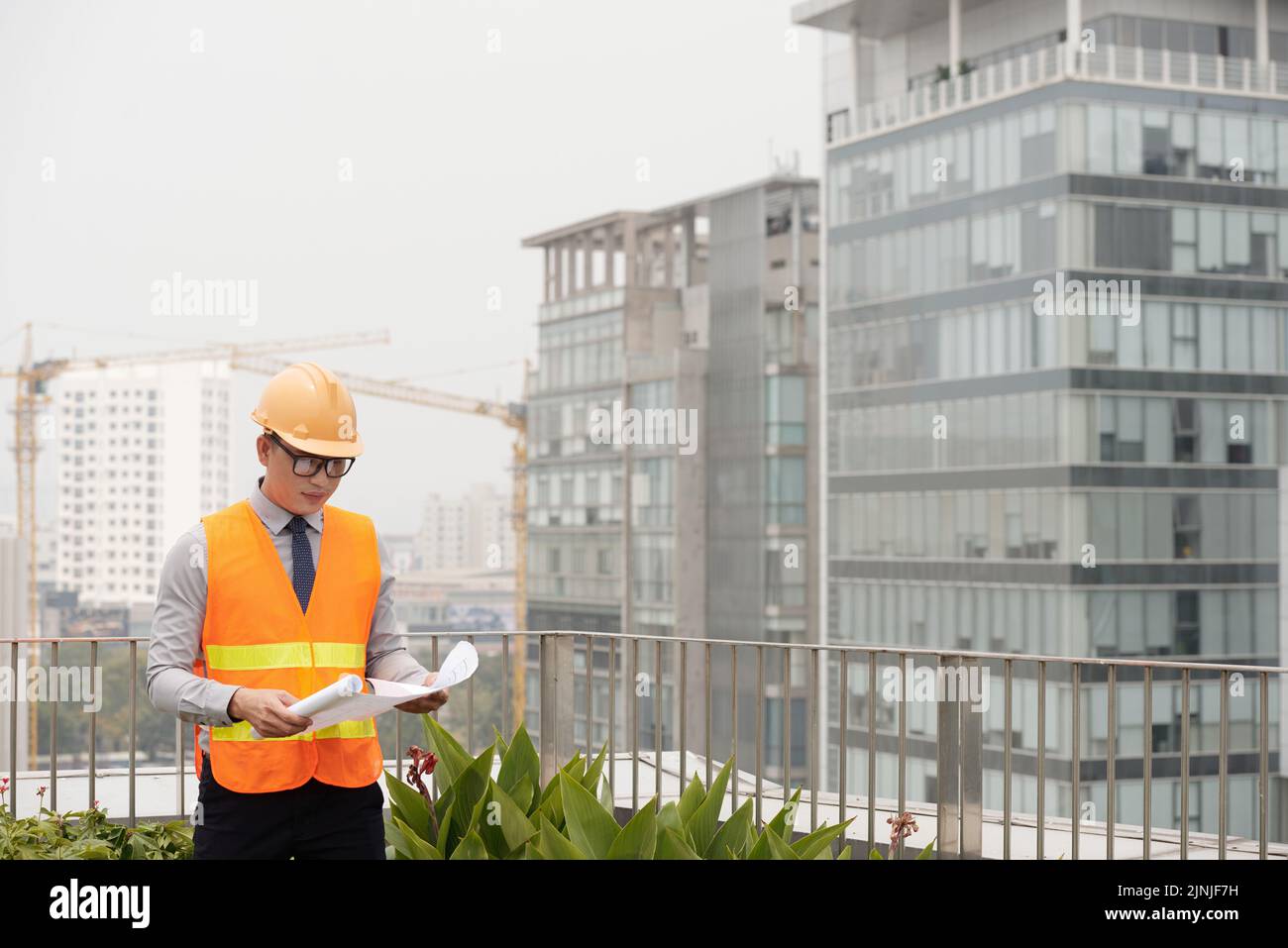 Engineer working on construction site hi-res stock photography and ...