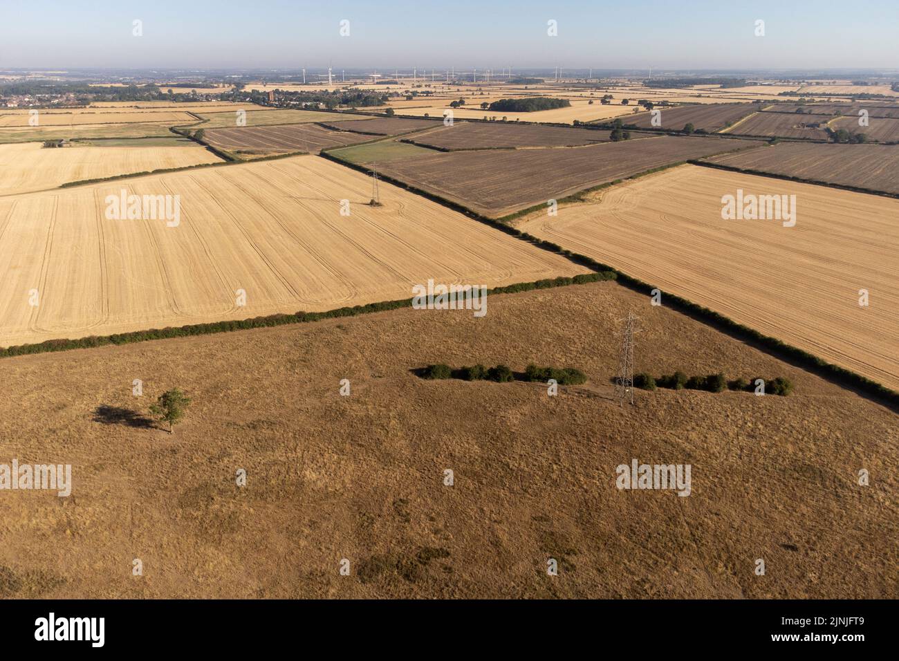 Parched fields and meadows in Finedon, Northamptonshire. A drought is ...