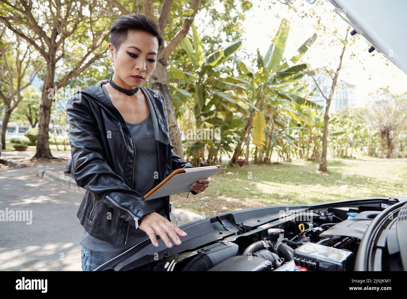 Following instructions hi-res stock photography and images - Alamy