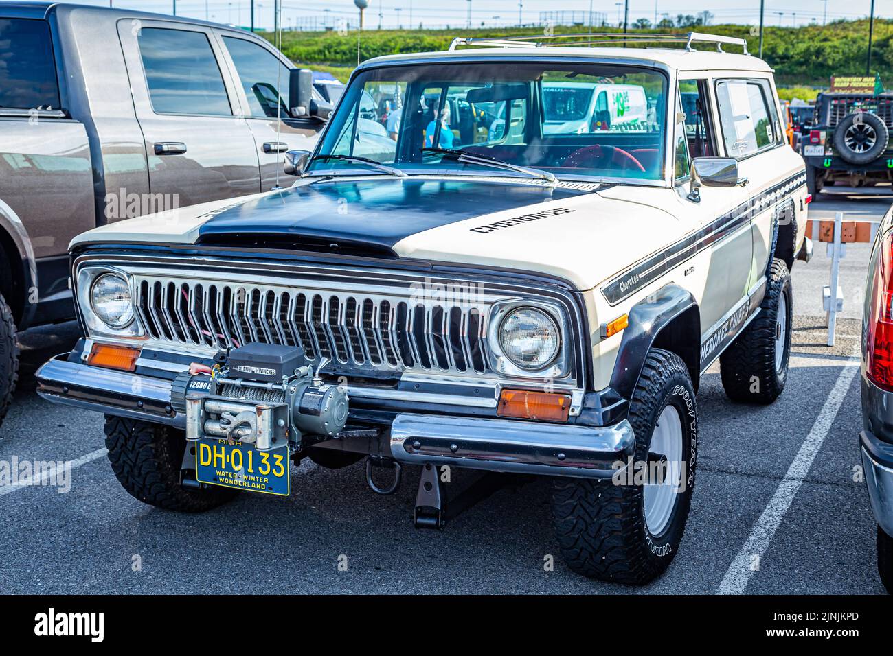 Jeep cherokee chief hi-res stock photography and images - Alamy