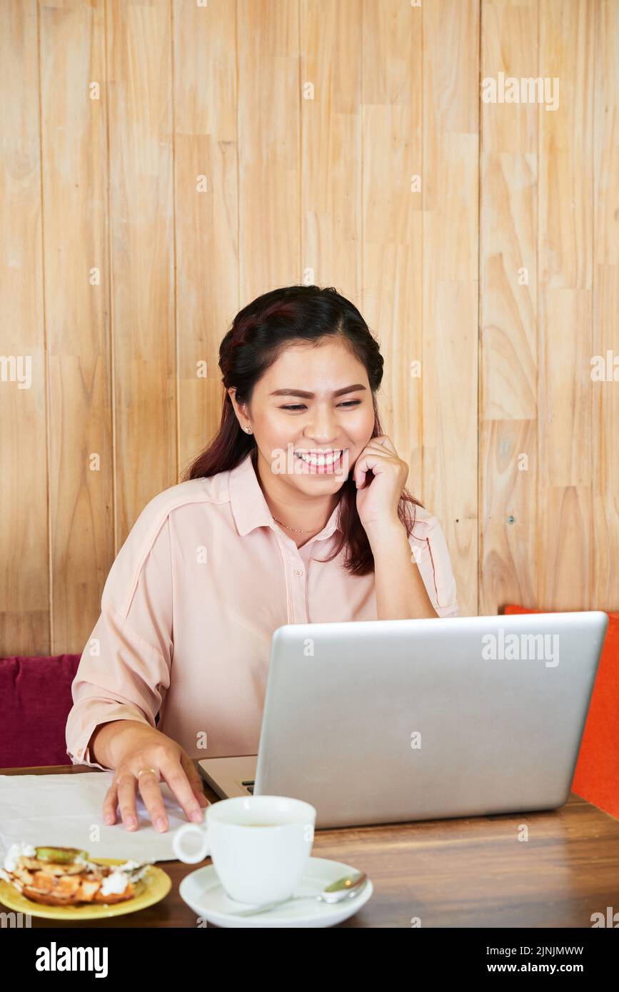 Videocalling hi-res stock photography and images - Alamy