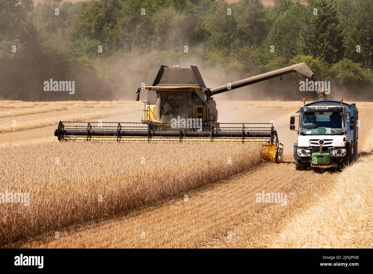 Kineton, Gloucestershire, England, UK. 2022. Combine harvester ...