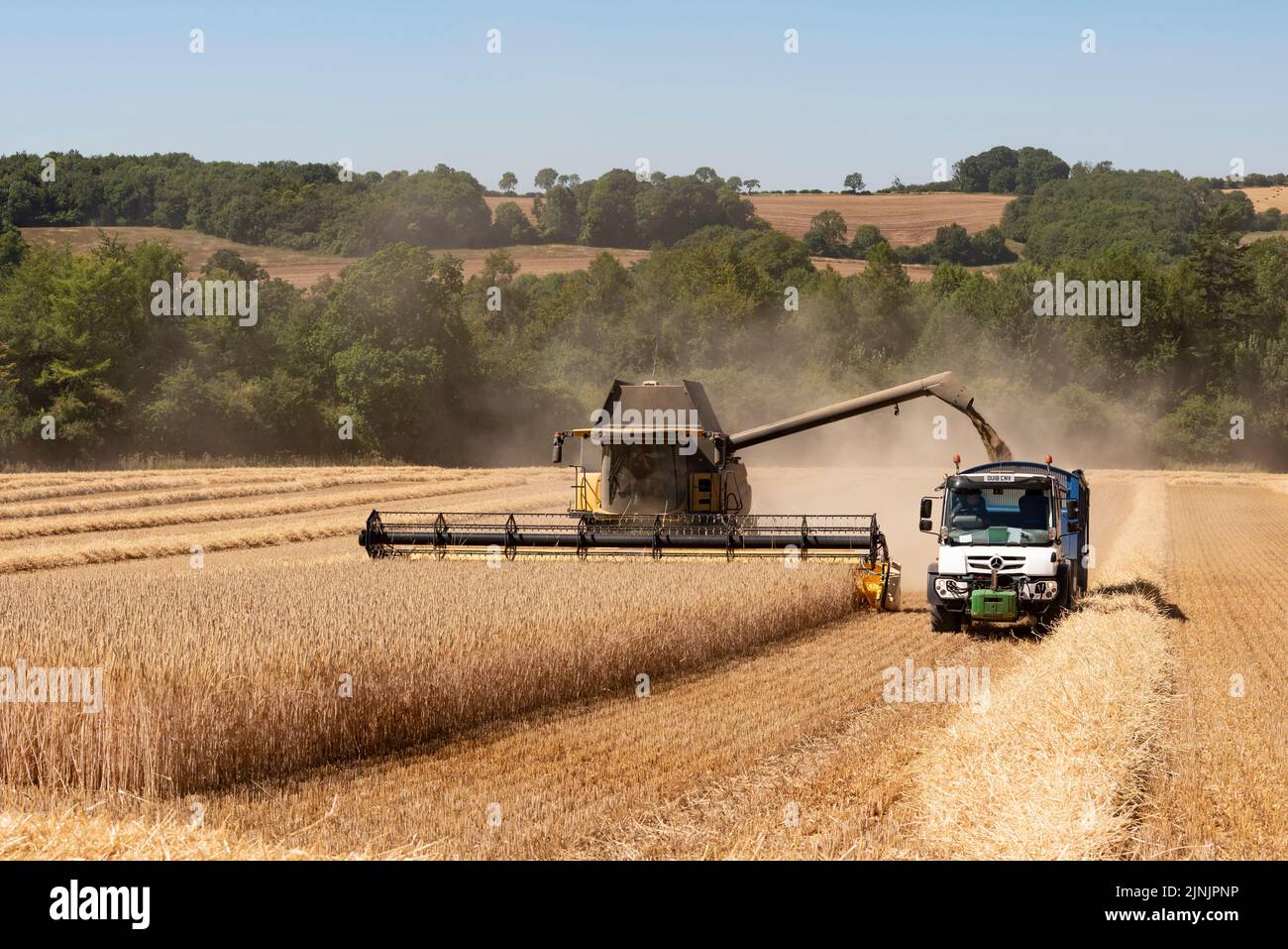 Kineton, Gloucestershire, England, UK. 2022. Combine harvester ...