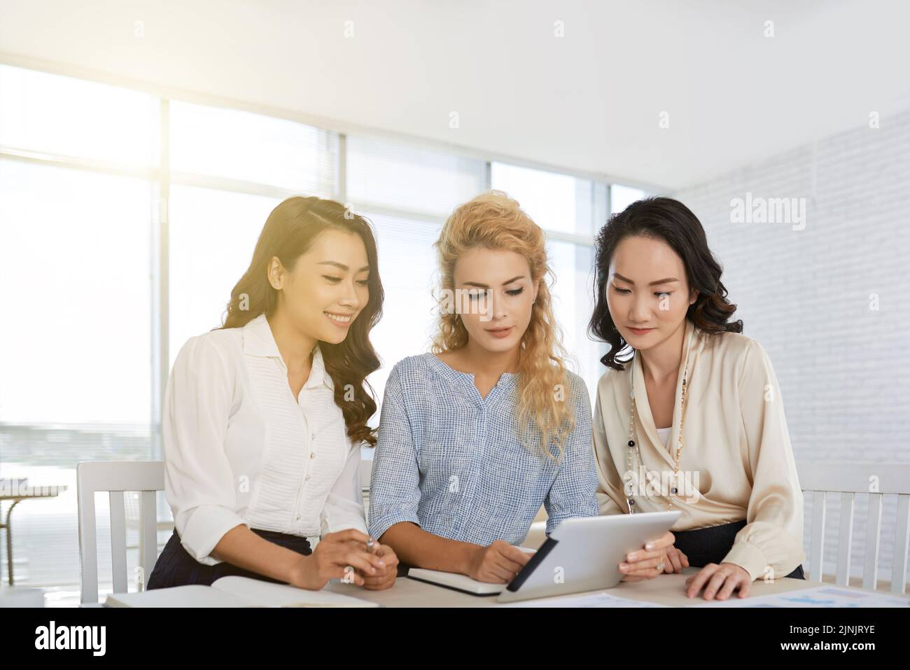 Business ladies hi-res stock photography and images - Alamy