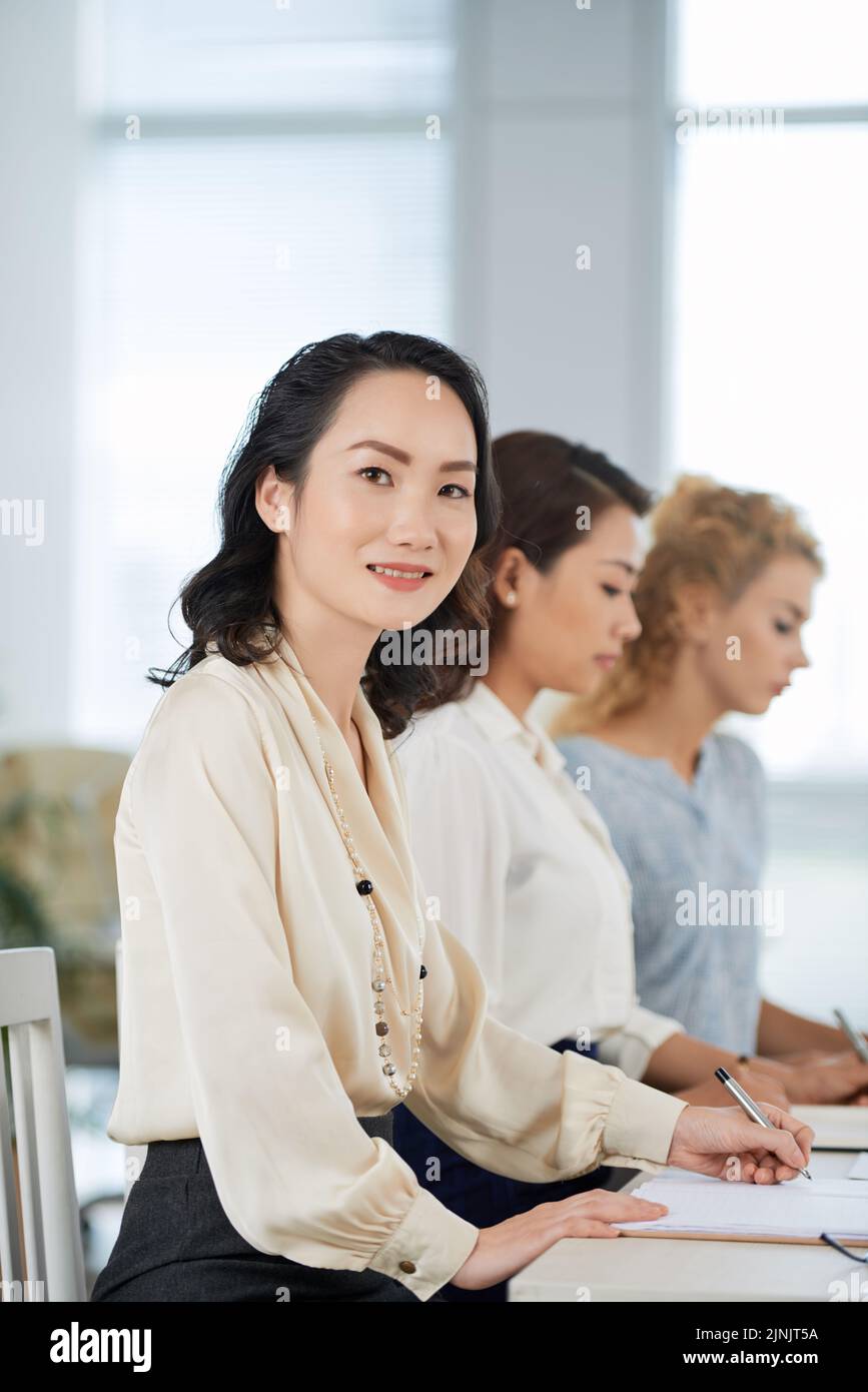 Business woman taking notes seminar hi-res stock photography and images ...