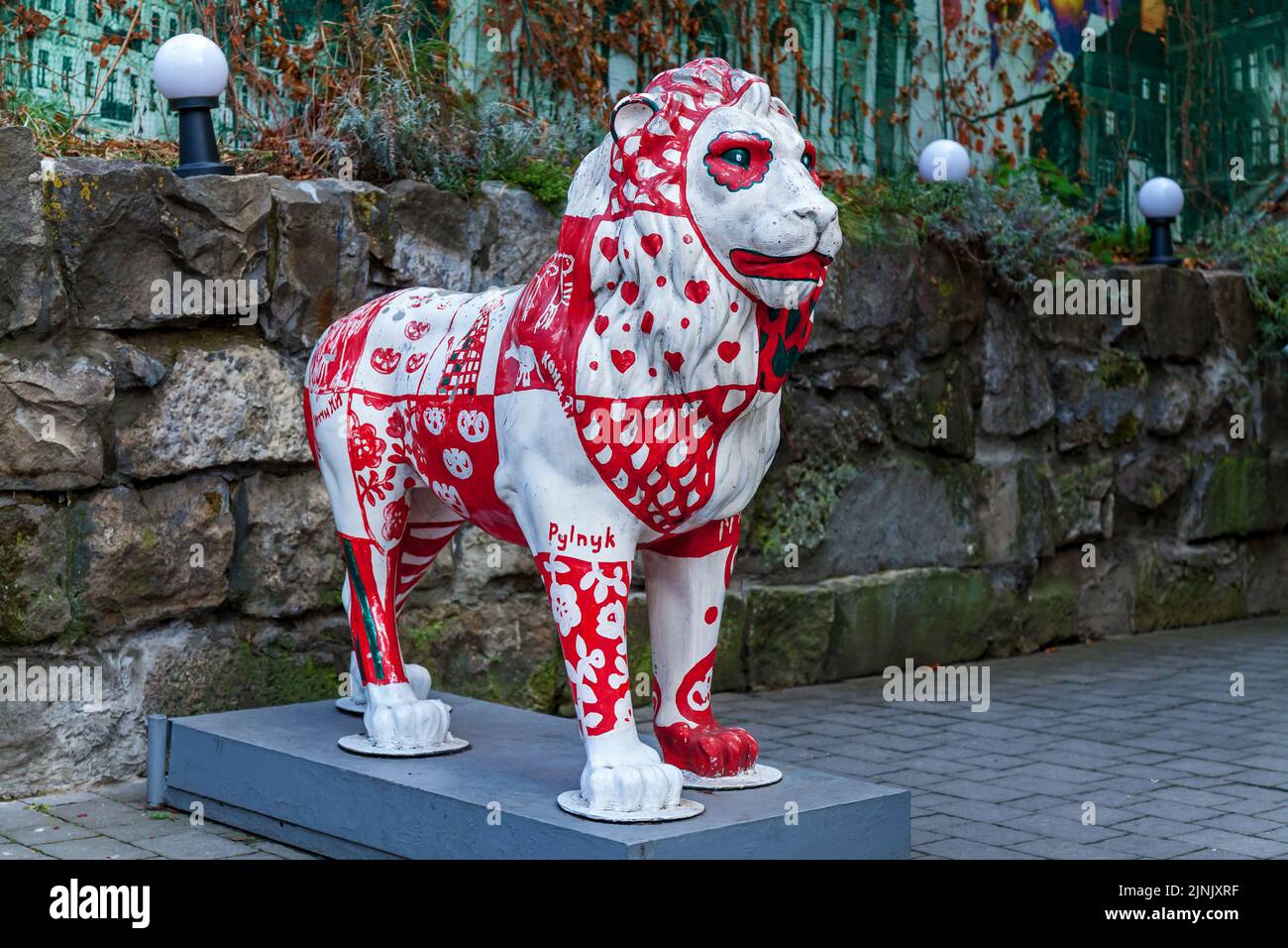 Elegant bronze sculptures hi-res stock photography and images - Alamy