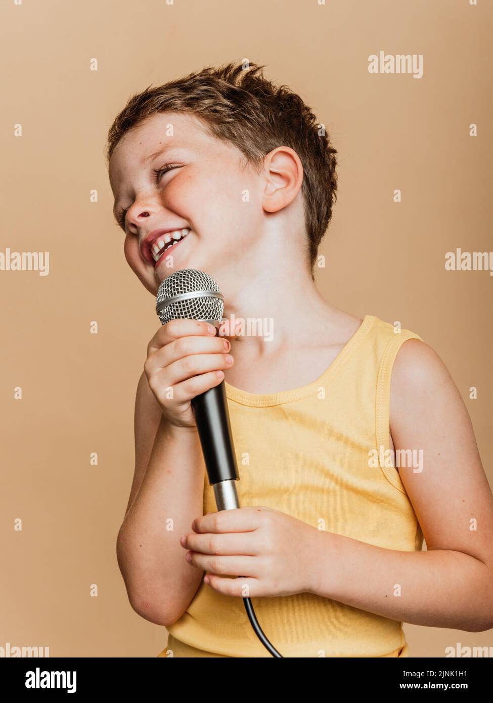 boy, fun, microphone, singing, boys, funs, microphones Stock Photo - Alamy