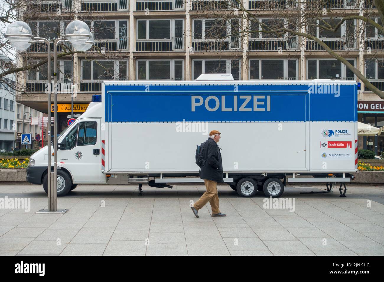 Police command center hi-res stock photography and images - Alamy