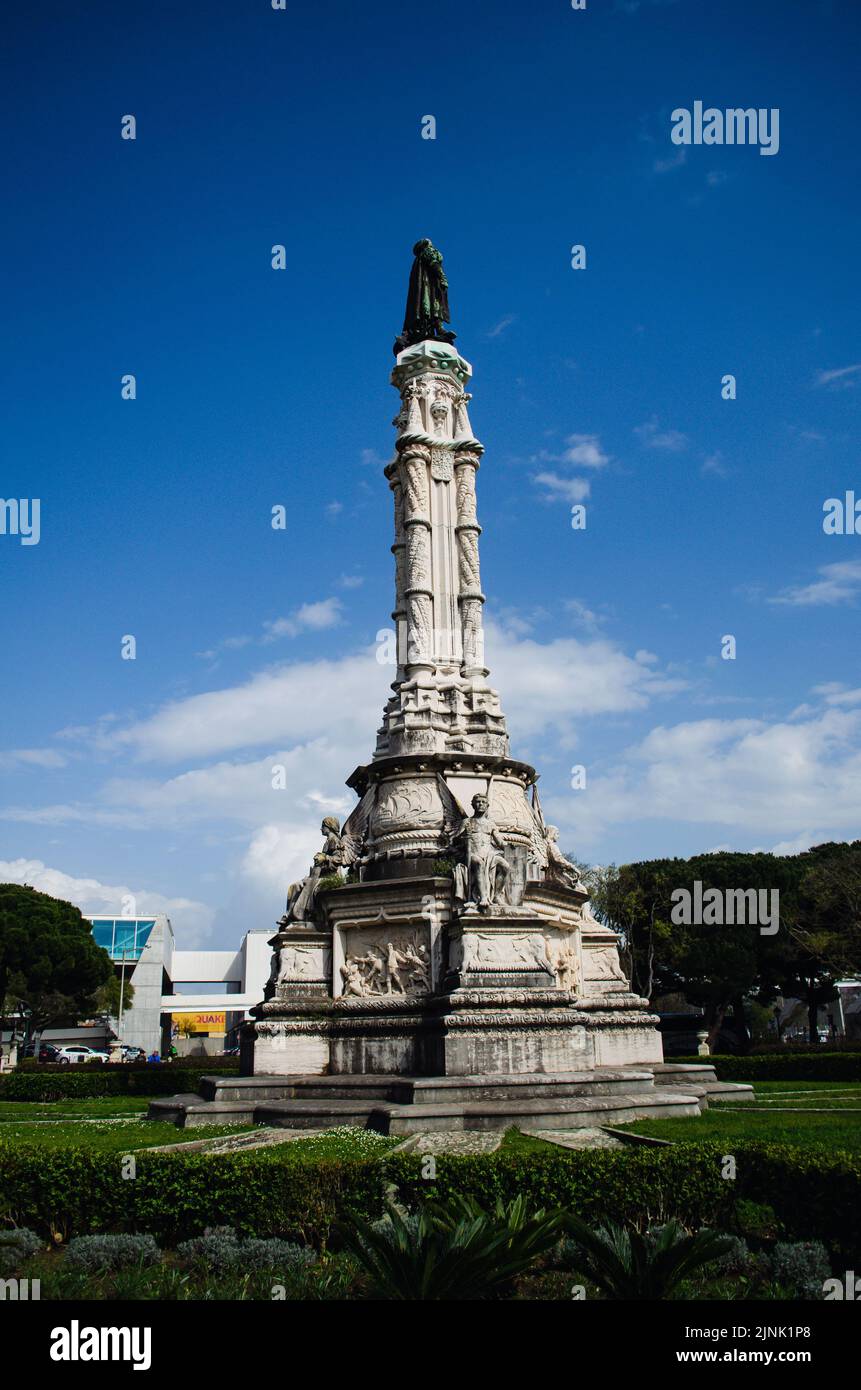 A vertical view of the Albuquerque monument in front of the Belem ...