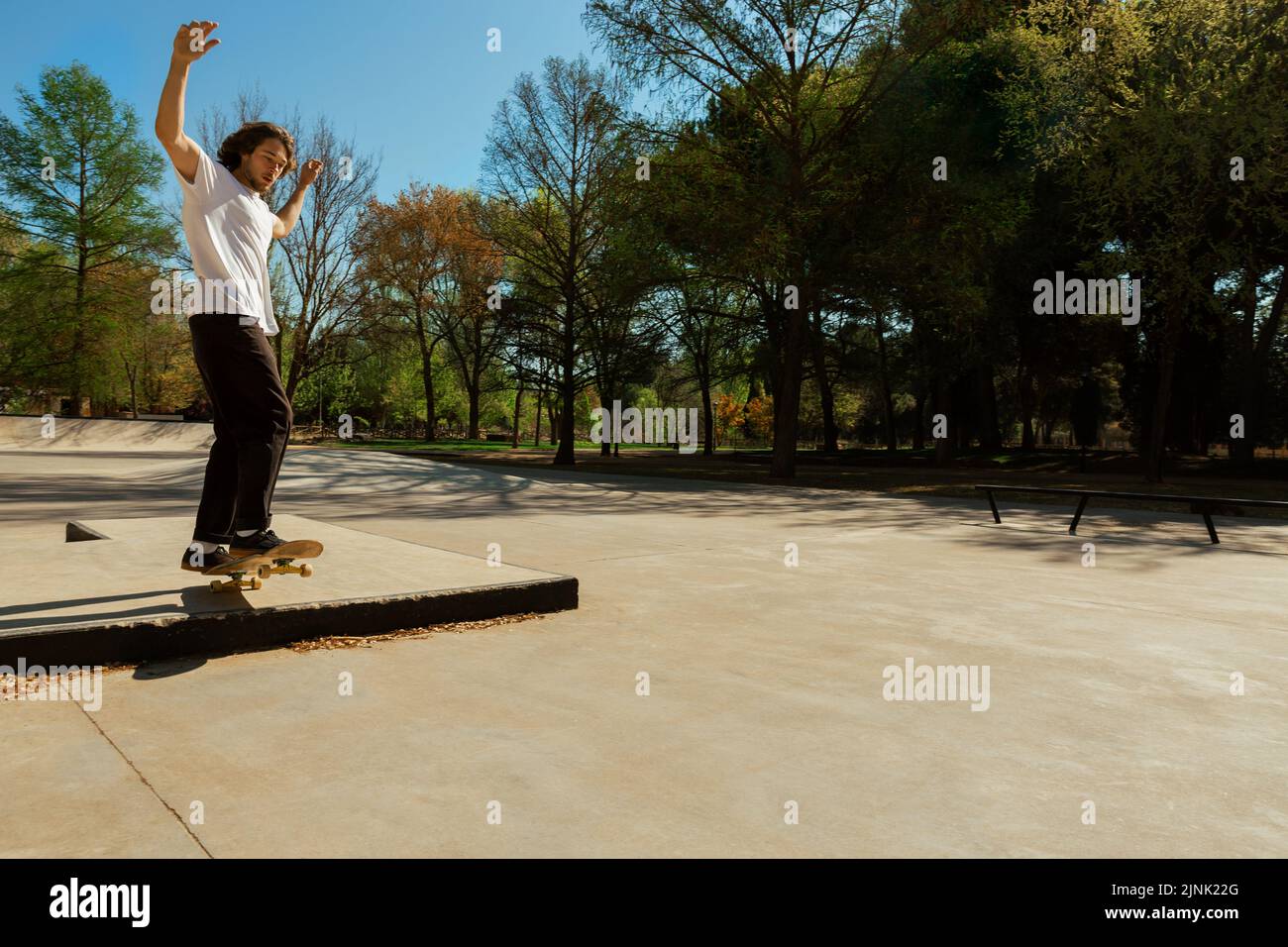 Skaters jumping hi-res stock photography and images - Alamy