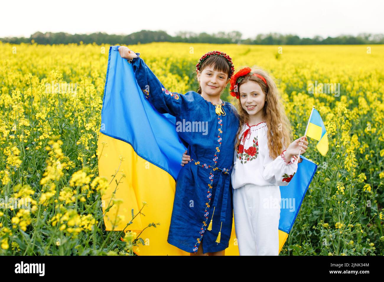 Ukraine girls with flag hi-res stock photography and images - Alamy