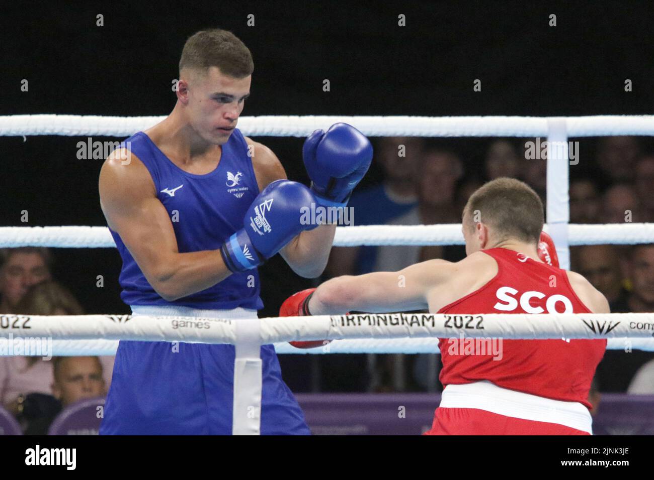 Sean LAZZERINI of Scotland (Red) v Taylor BEVAN of Wales (Blue) in the ...