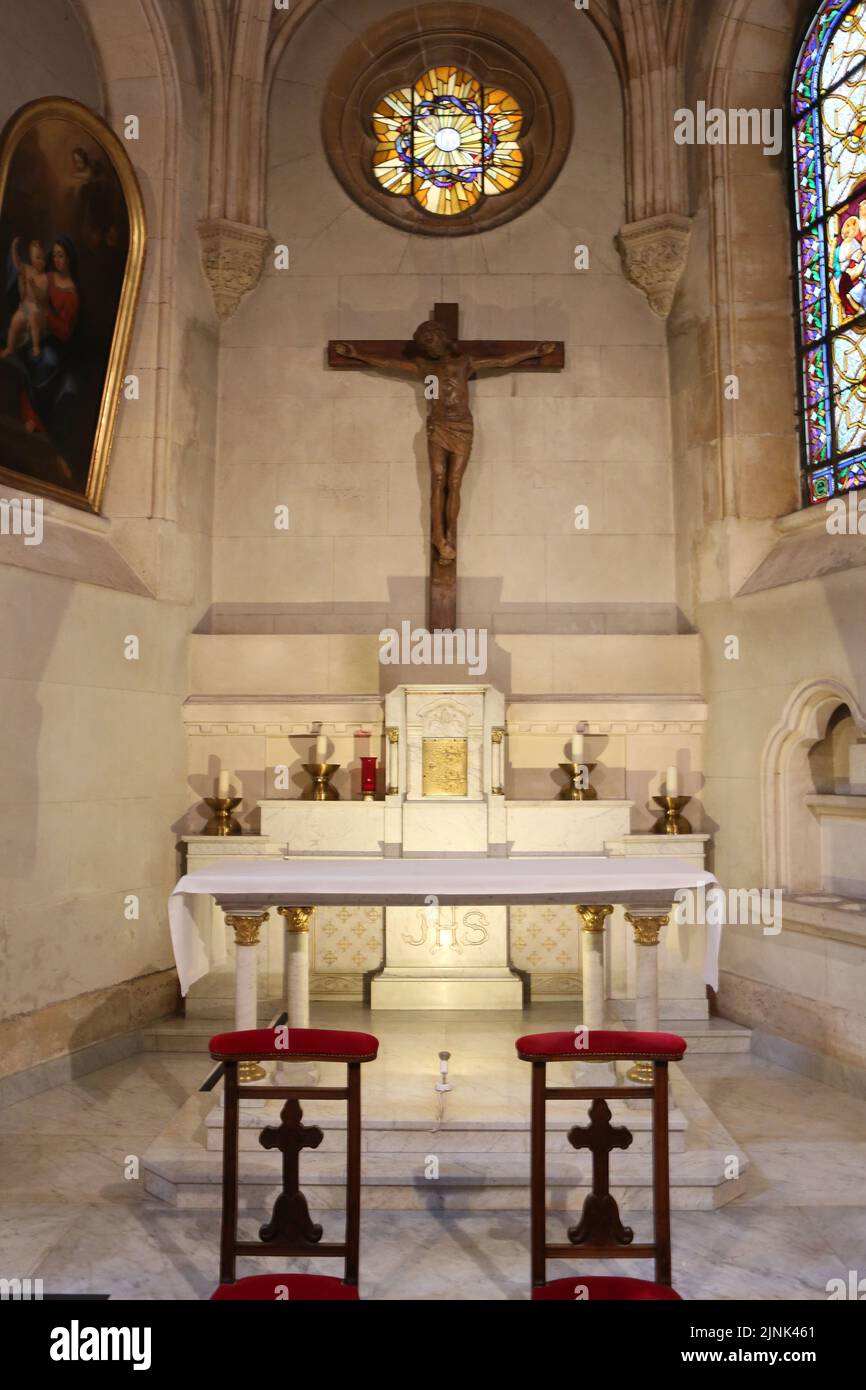 Tabernacle et autel. Chapelle. Eglise Saint-Clodoald. Saint-Cloud. Ile ...