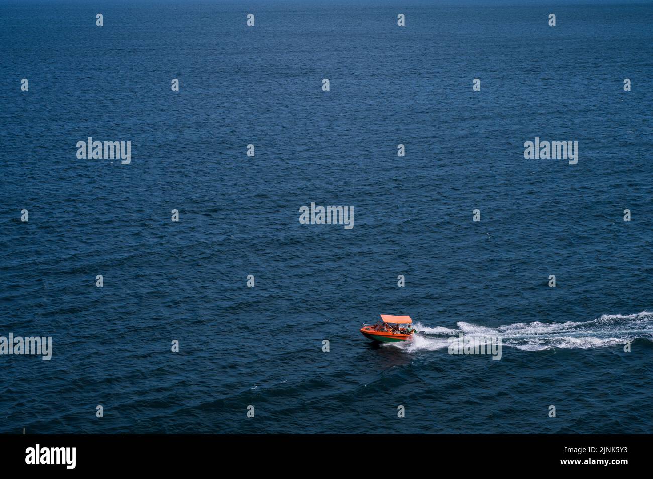 Small pleasure boat hi-res stock photography and images - Alamy