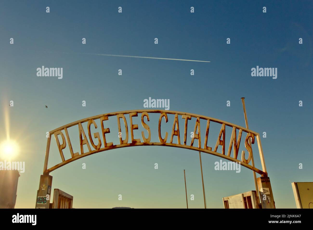 provence, beach access, plage des catalans, zeichen und symbolik ...