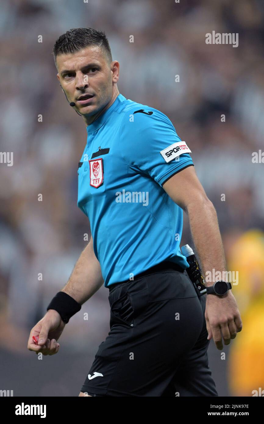 ISTANBUL - Referee Umit Ozturk during the Turkish Super Lig match ...